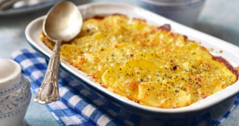 Πατάτες φούρνου με γάλα και ό,τι τυριά έχει το ψυγείο - trikalaIN