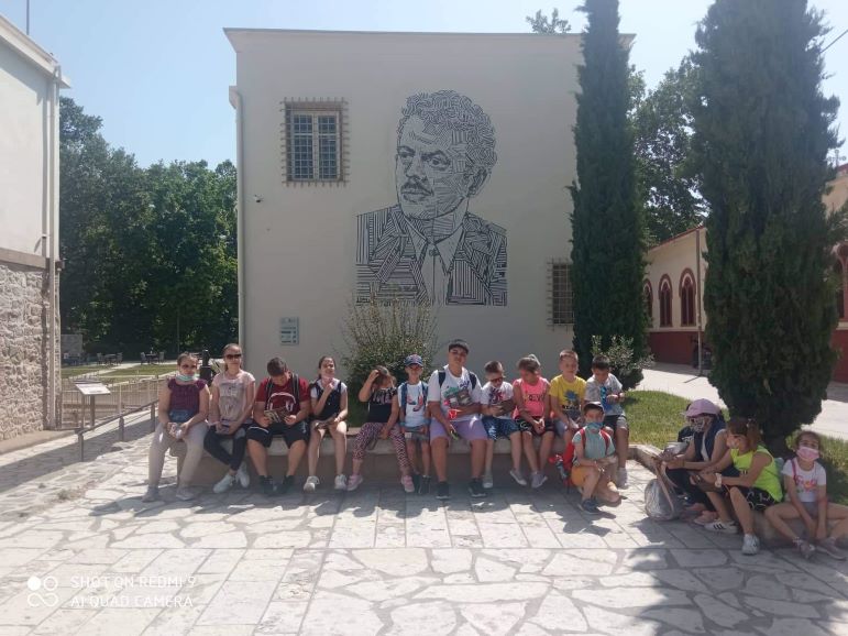 Μια όμορφη εκδρομή στα Τρίκαλα από το Νηπιαγωγείο και το Δημοτικό ...
