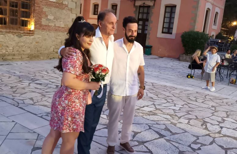 Νεανικός γάμος στο πάρκο Ματσόπουλου με «κουμπάρο» τον Παζαϊτη - trikalaIN