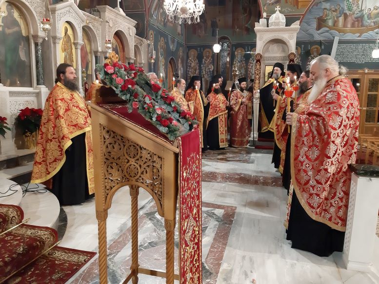 Ο Εσπερινός των Χριστουγέννων στον Ιερό Μητροπολιτικό Ναό Αγίου ...