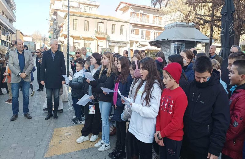 Κάλαντα από δημοτικά σχολεία και το Μουσικό Σχολείο Τρικάλων στις ...