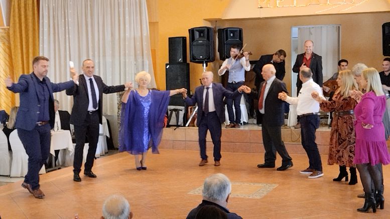 Αναβίωσαν τα ήθη και έθιμα της Αργιθέας. Με επιτυχία ο χορός Αργιθεατών ...