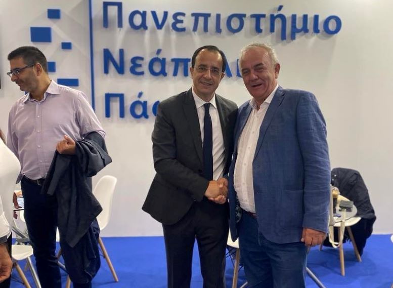 Ο Σωτήρης Μπλέτσας συγχαίρει τον Νίκο Χριστοδουλίδη για την εκλογή του ...