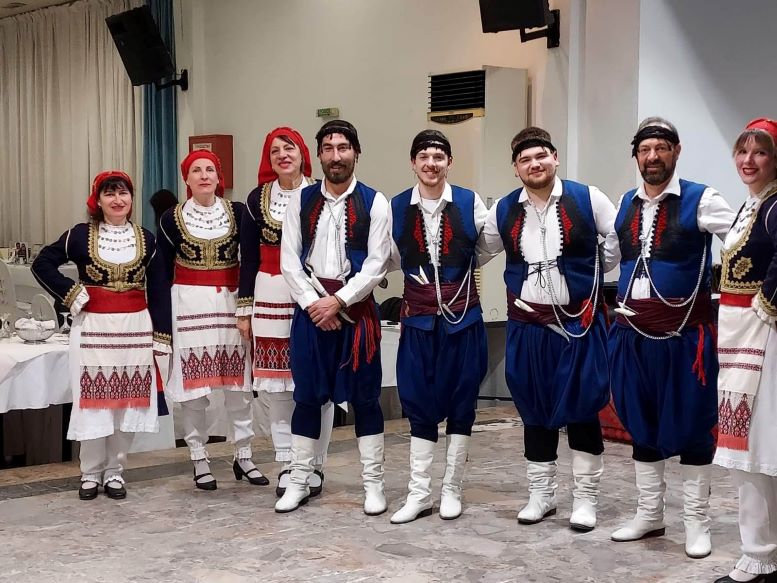 Κοντυλιές και πεντοζάλη με πολύ κέφι στο χορό του Συλλόγου Κρητών νομού ...