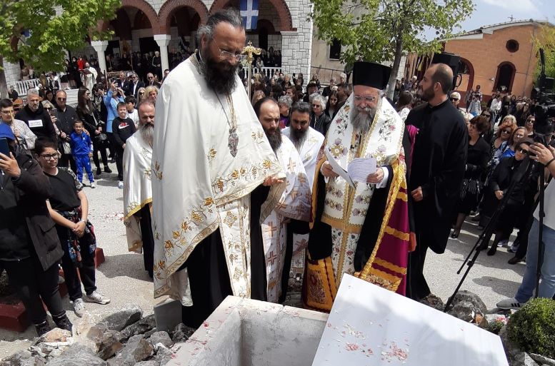 Ο Εσπερινός της Αποκαθήλωσης στον Ιερό Ναό Ζωοδόχου Πηγής Σαραγίων ...