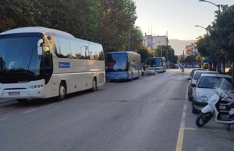 Άρχισαν οι εκδρομές στα Τρίκαλα-Αρκετά λεωφορεία σήμερα στη πόλη ...