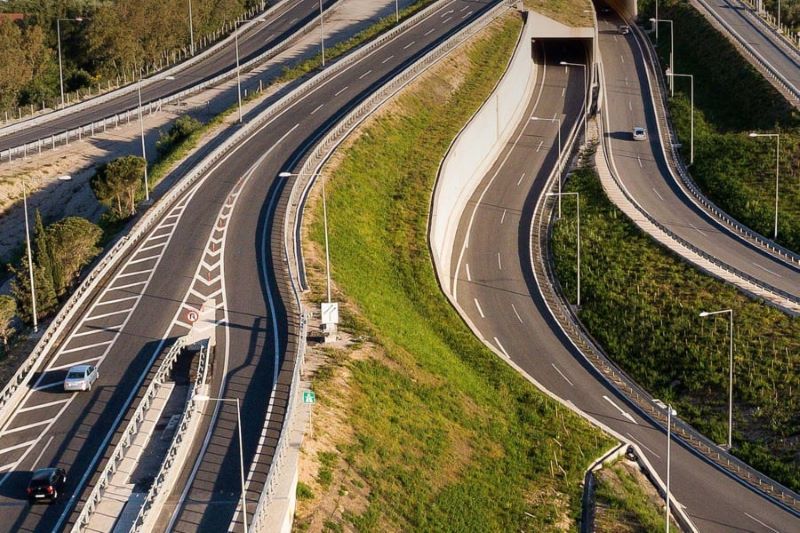 Με μπογιά που αποδομεί ρύπους και εξαφανίζει βακτήρια θα βαφτούν τούνελ ...