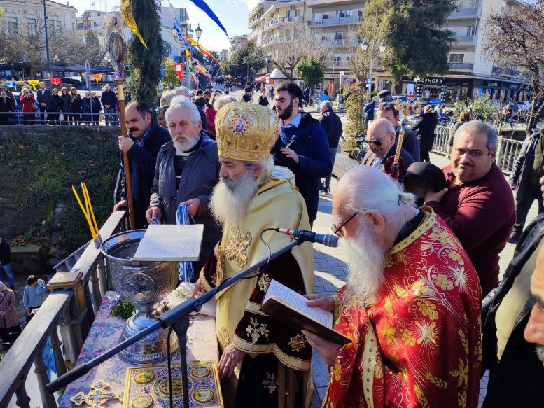 Τα Άγια Θεοφάνεια γιόρτασαν οι ΓΟΧ στα Τρίκαλα - trikalaIN