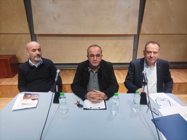 «Ένα βούρλο στην εθνική οδό»-Παρουσιάστηκε στα Τρίκαλα το βιβλίο του ...