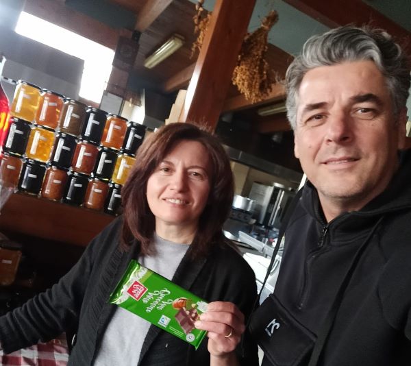 Με….σοκολάτες γλύκανε τις γυναίκες της Καστανιάς ο Πρόεδρος Γιώργος ...