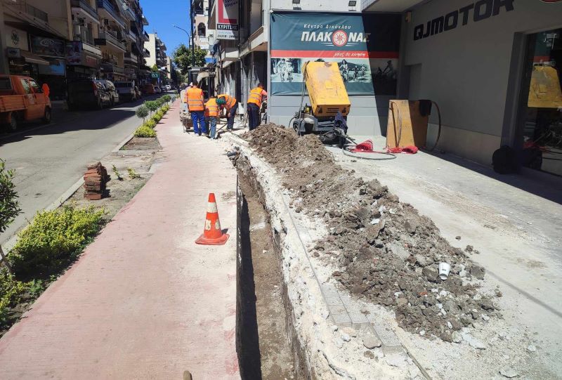 Έλεος: Ξανασκάβεται το πεζοδρόμιο της Καποδιστρίου- Ήρθε η σειρά της ...