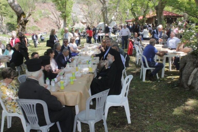Πανηγυρικός Αρχιερατικός Εσπερινός στο ξωκλήσι της Αγίας Τριάδας ...